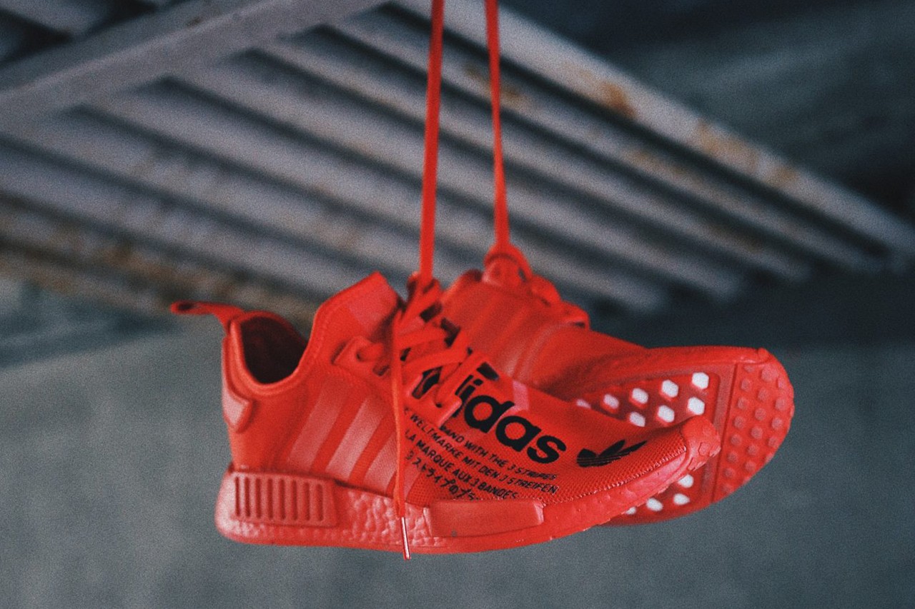 atmos ร่วมกับ adidas ออกรองเท้า NMD R1 "Triple Red" - Soul4Street